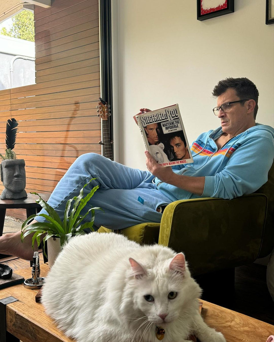 Nathan Fillion's Cat Bowie – Lord Of The Pets