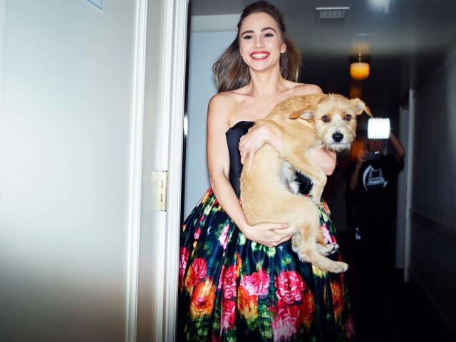 Suki Waterhouse Pets – Lord Of The Pets