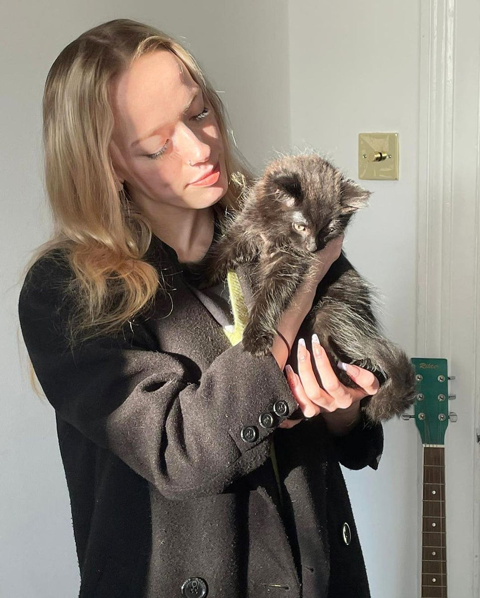 Amybeth McNulty Pets – Lord Of The Pets